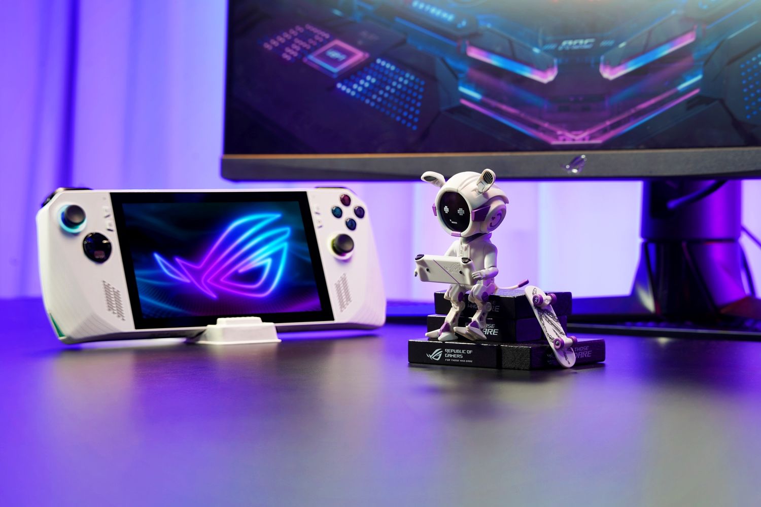 ROG 官方吉祥物 OMNI 變身可動公仔 採用黑紅、煥彩白兩種風格並搭配專屬配件 - 巴哈姆特