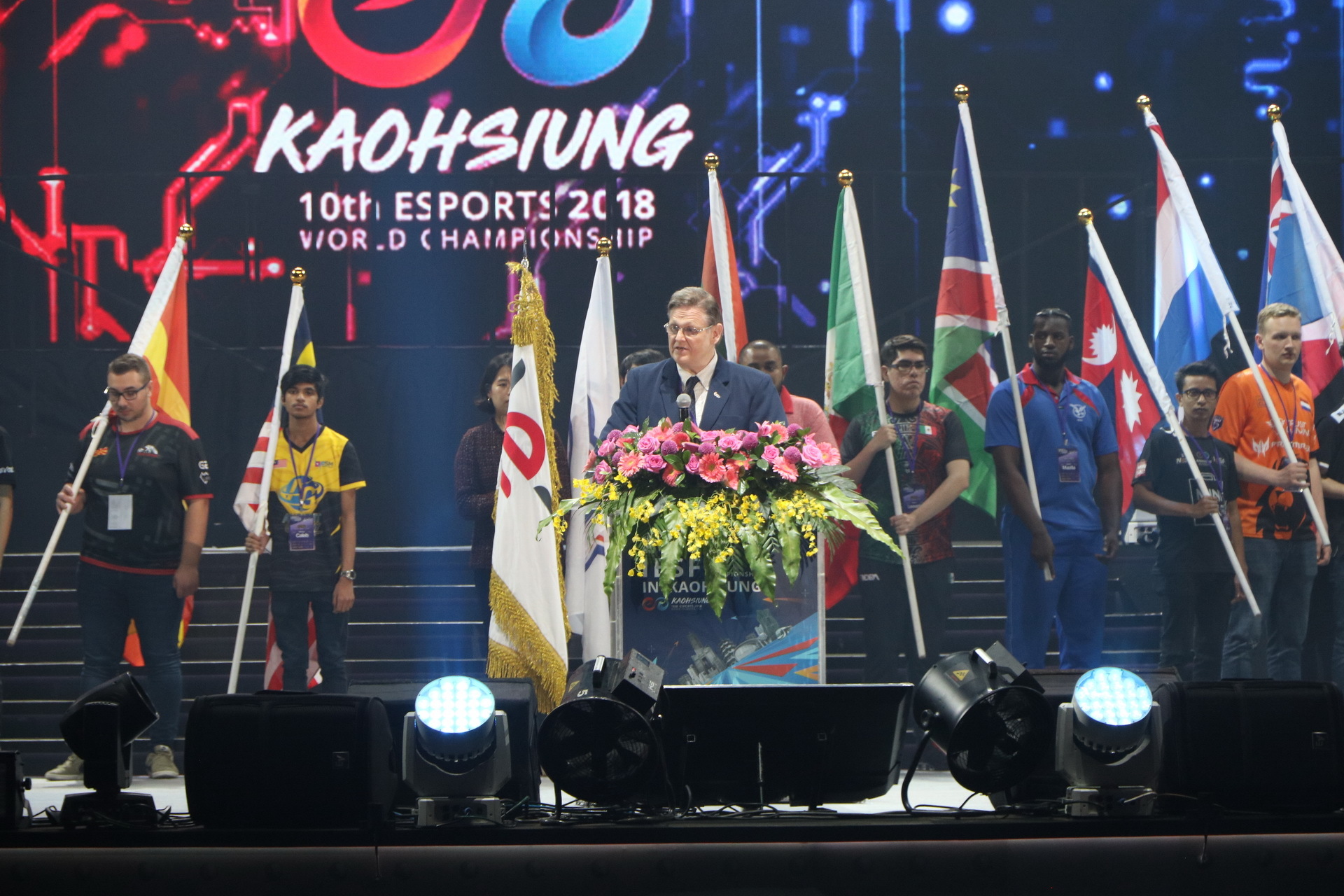 歌手蕭敬騰演唱為 2018 IESF 電競賽事正式揭開序幕 前職業選手 Bebe 代表選手宣誓 - 巴哈姆特