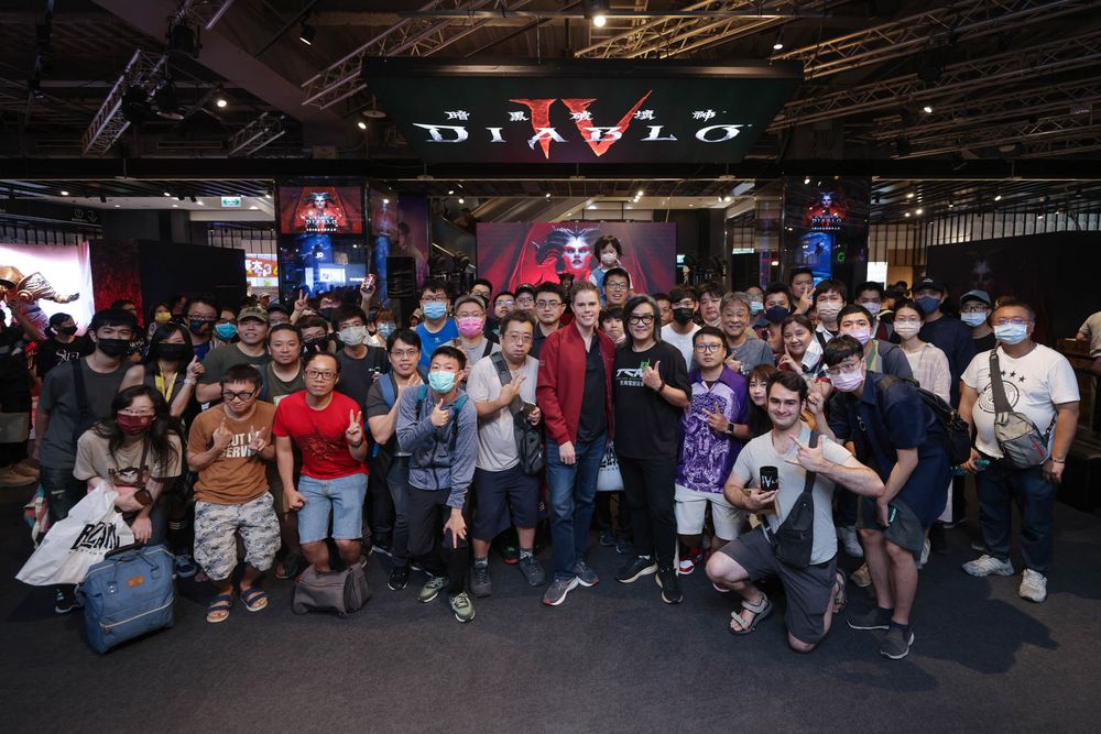 《暗黑破壞神 4》遊戲總監 Joe Shely 、「企鵝妹」Jinny 週末現身快閃店與玩家熱情互動《Diablo IV》 - 巴哈姆特