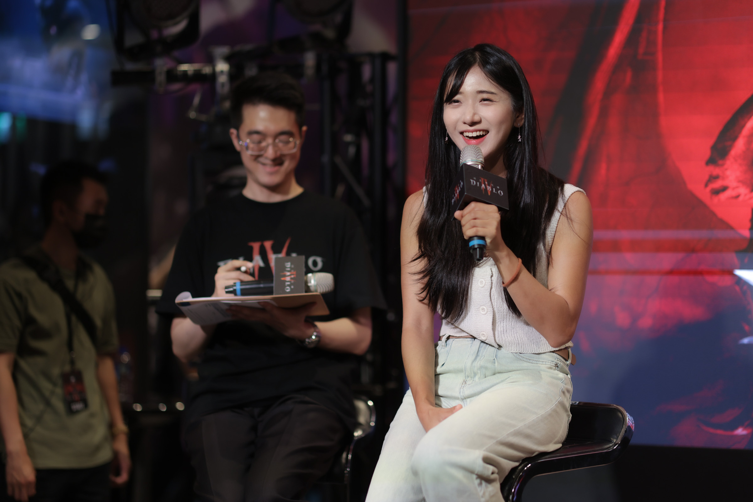 《暗黑破壞神 4》遊戲總監 Joe Shely 、「企鵝妹」Jinny 週末現身快閃店與玩家熱情互動《Diablo IV》 - 巴哈姆特