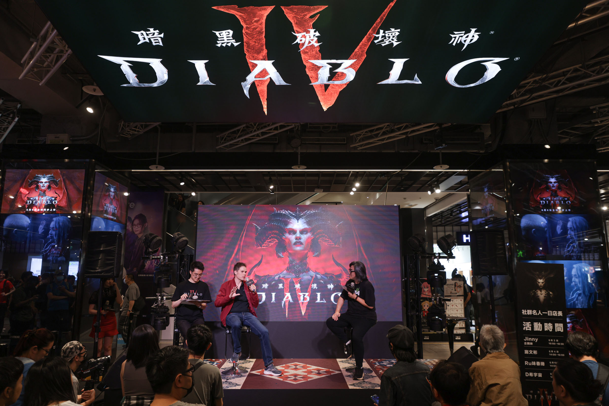 《暗黑破壞神 4》遊戲總監 Joe Shely 、「企鵝妹」Jinny 週末現身快閃店與玩家熱情互動《Diablo IV》 - 巴哈姆特