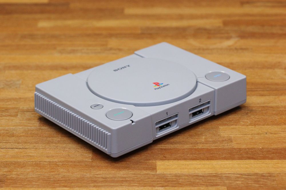 【開箱】迷你 PS 主機「PlayStation Classic」一手開箱 重溫次世代黎明期經典樂趣 - 巴哈姆特