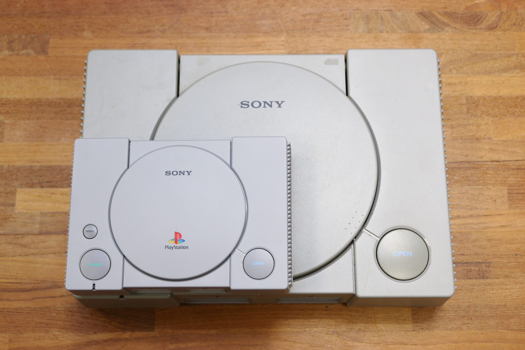 【開箱】迷你 PS 主機「PlayStation Classic」一手開箱 重溫次世代黎明期經典樂趣 - 巴哈姆特