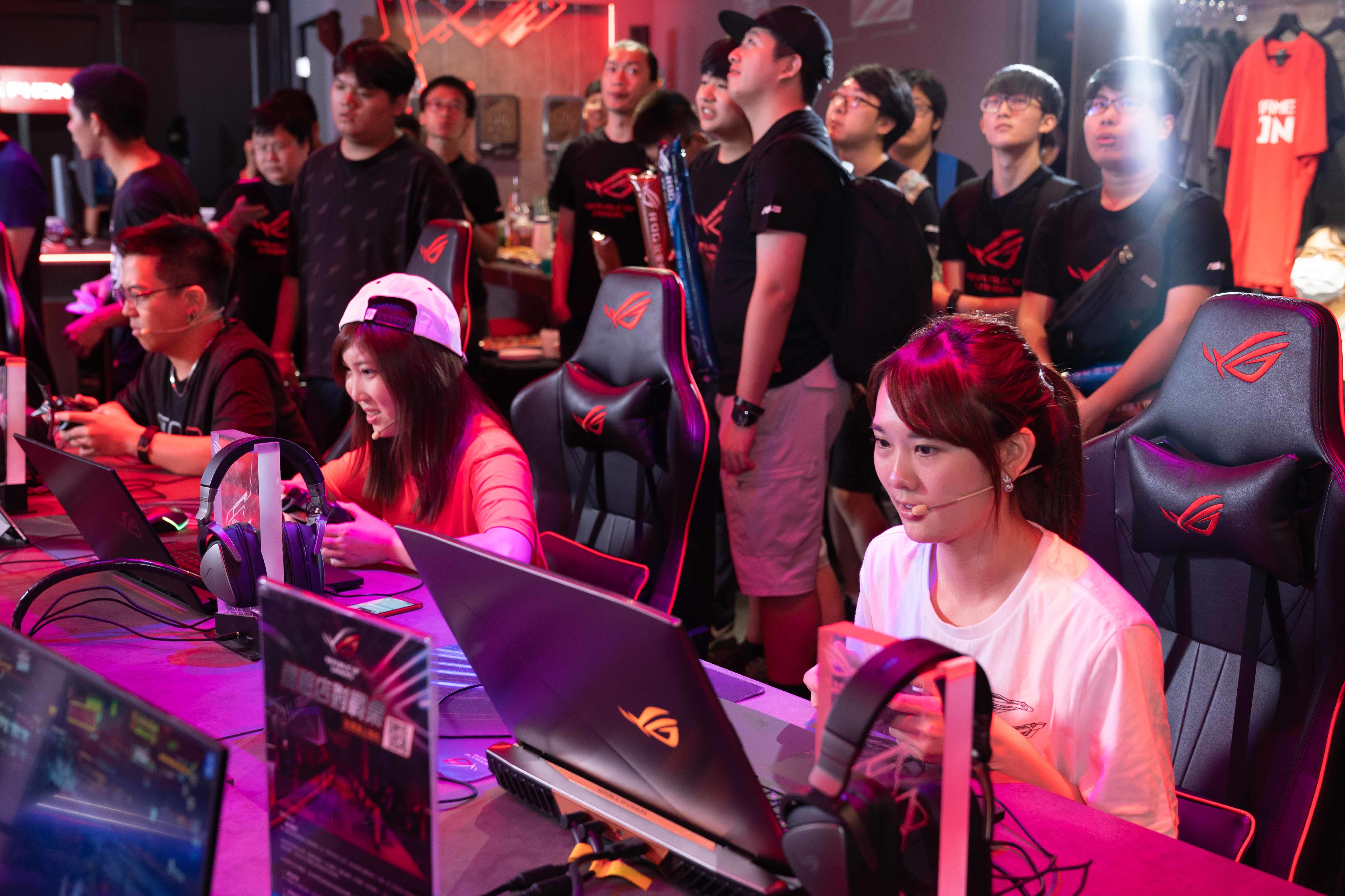 ROG 玩家共和國 VIP Day 活動日前落幕 與實況主解婕翎、六嘆等近距離互動 - 巴哈姆特