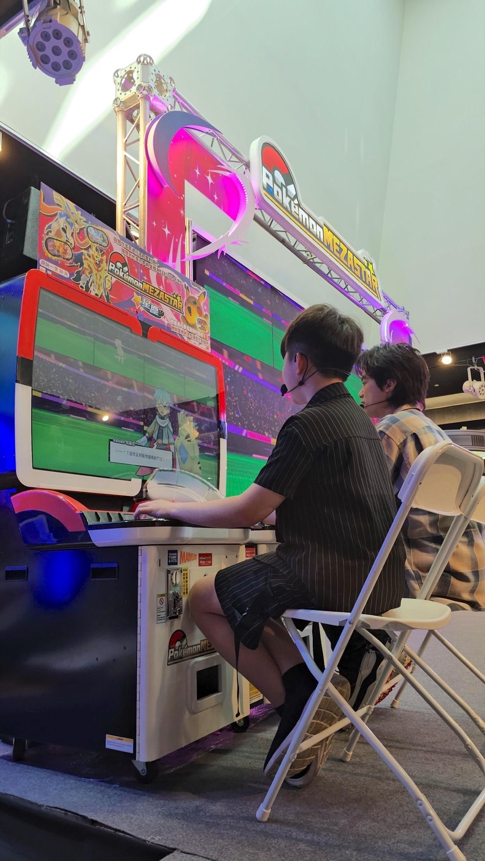 《寶可夢明耀之星》邀請 HowHow 示範「極巨腕帶」與雙人模式 將推限量卡匣悠遊卡《Pokémon MEZASTAR》 - 巴哈姆特