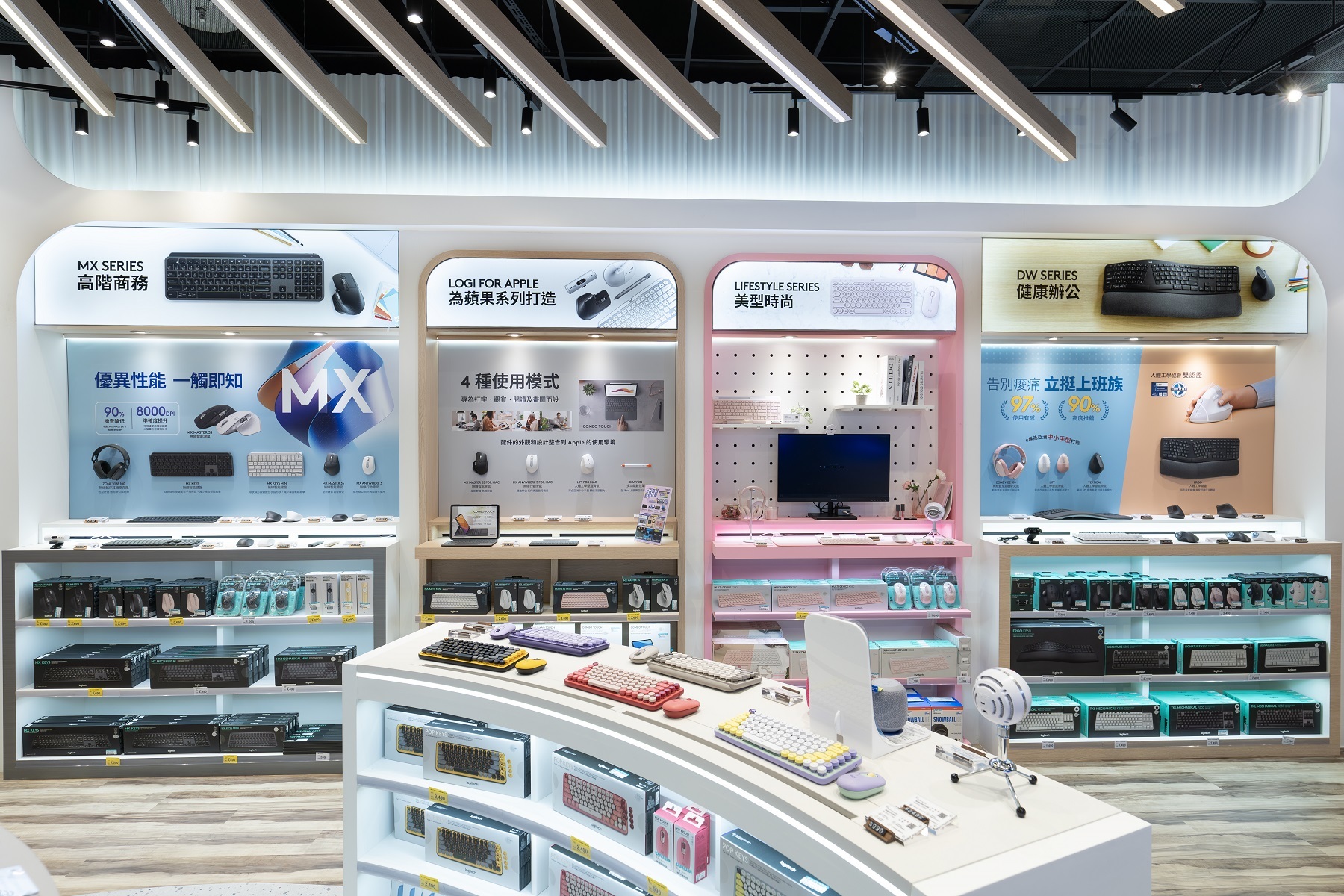 Logitech 首間品牌概念店今日於台中 LaLaport 北館展開試營運 - 巴哈姆特