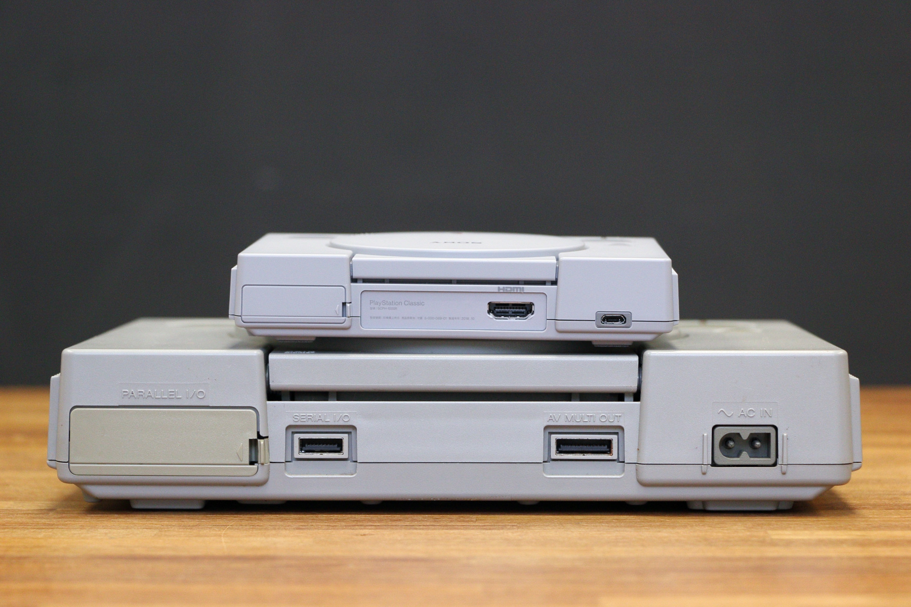 【開箱】迷你 PS 主機「PlayStation Classic」一手開箱 重溫次世代黎明期經典樂趣 - 巴哈姆特