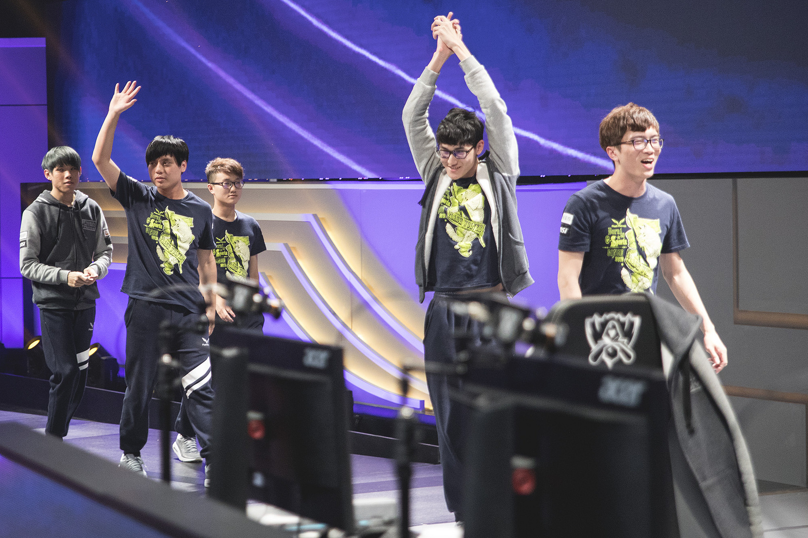 《英雄聯盟》戰隊閃電狼宣布與 MMD、Karsa、Maple、NL、SwordArT 完成續約《League of Legends》 - 巴哈姆特