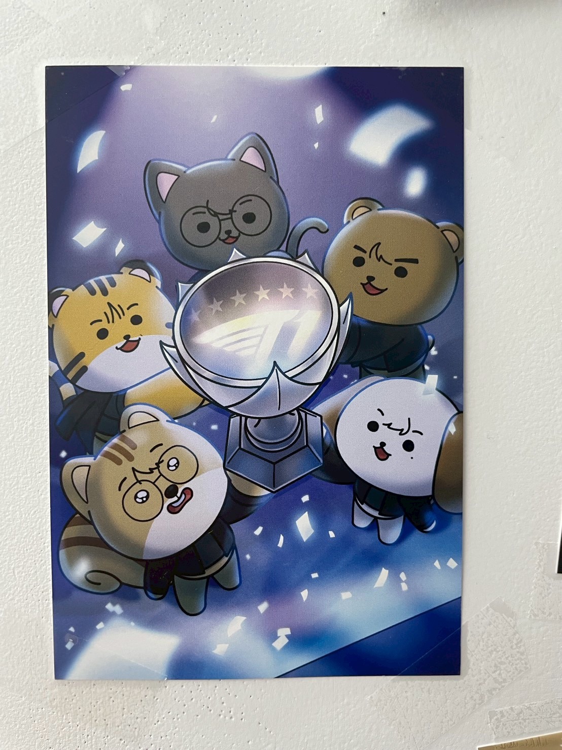 【情報】T1 BASE CAMP 釜山現場開箱 展出 DOFGK 豐富周邊、奪冠立牌及人生四格拍貼機 @英雄聯盟 League of ...