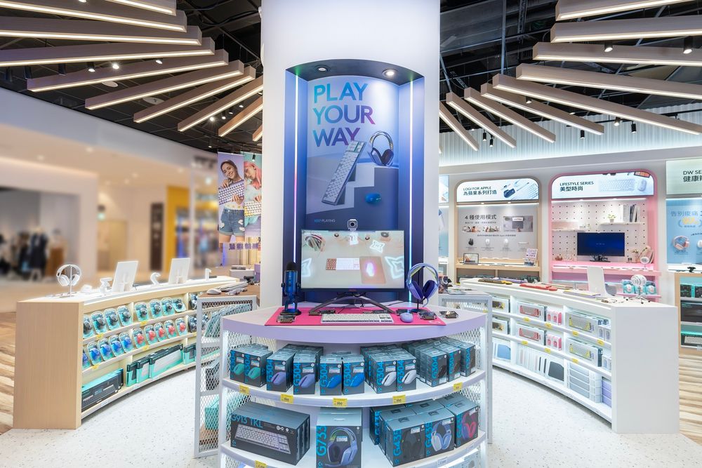 Logitech 首間品牌概念店今日於台中 LaLaport 北館展開試營運 - 巴哈姆特