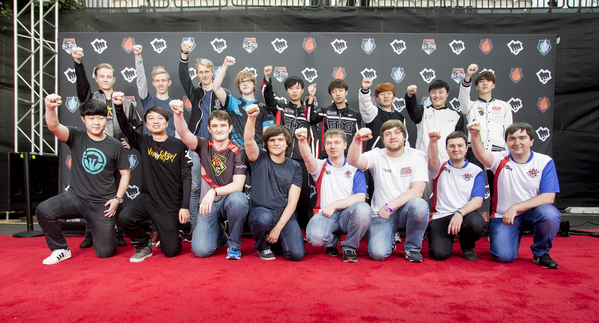 《英雄聯盟》全明星賽今日上午開打 洛杉磯 NA LCS Studio 比賽現場搶先預覽《League of Legends》 - 巴哈姆特