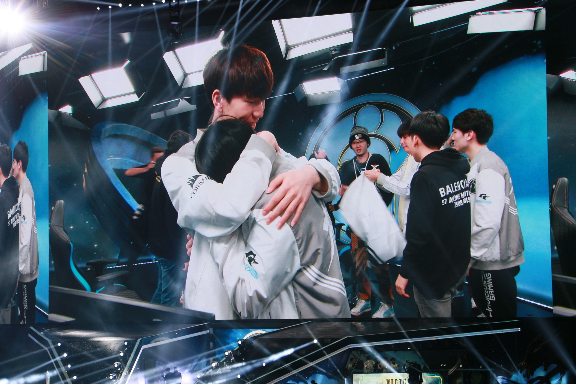 《英雄聯盟》中國 IG 強攻大勝歐洲 FNC 奪 2018 世界冠軍寶座 選手 Rookie 落淚感謝粉絲《League of Legends》 - 巴哈姆特