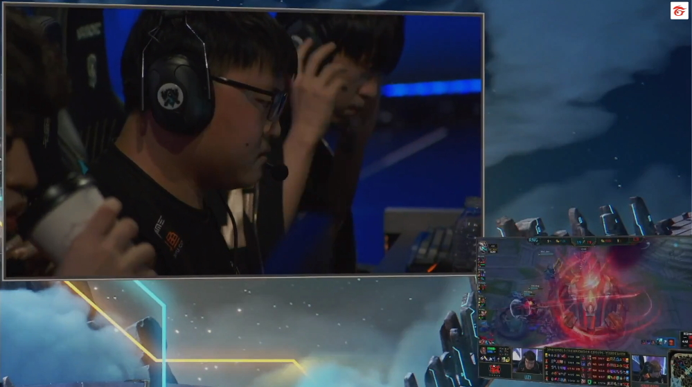 賽事激烈到打翻飲料！《英雄聯盟》小組賽第五日 B 組加賽 RNG 擊退 C9 取得小組第一《League of Legends》 - 巴哈姆特