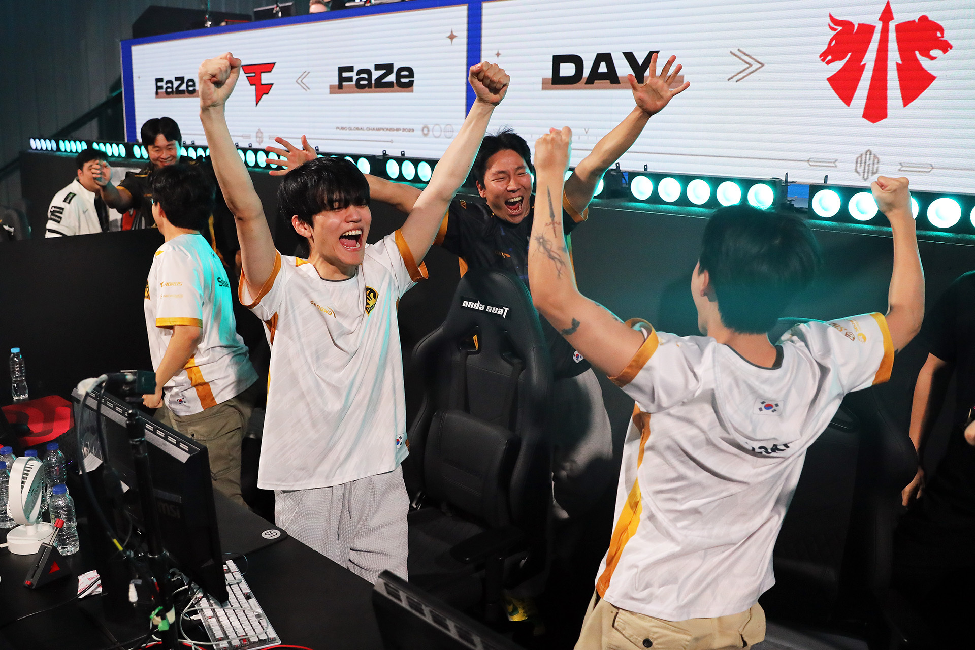 《絕地求生》韓國隊 DNW 以 4 分之差奪下 2023 總冠軍 官方透露明年賽事計畫《PUBG: BATTLEGROUNDS》 - 巴哈姆特