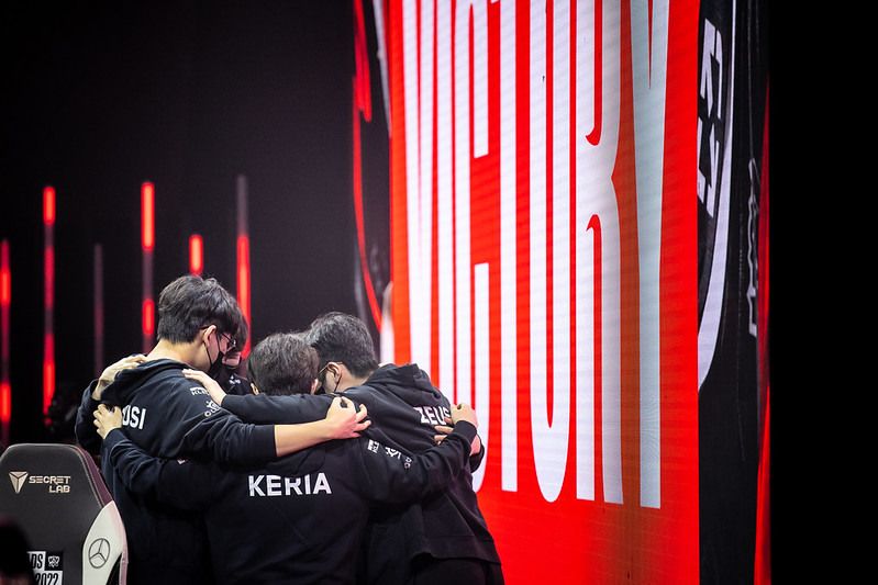 報 MSI 一箭之仇！《英雄聯盟》世界大賽 T1 直落三擊敗 RNG、挺進四強《League of Legends》 - 巴哈姆特