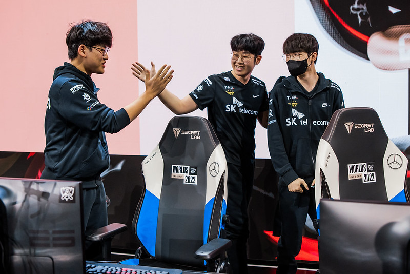 報 MSI 一箭之仇！《英雄聯盟》世界大賽 T1 直落三擊敗 RNG、挺進四強《League of Legends》 - 巴哈姆特