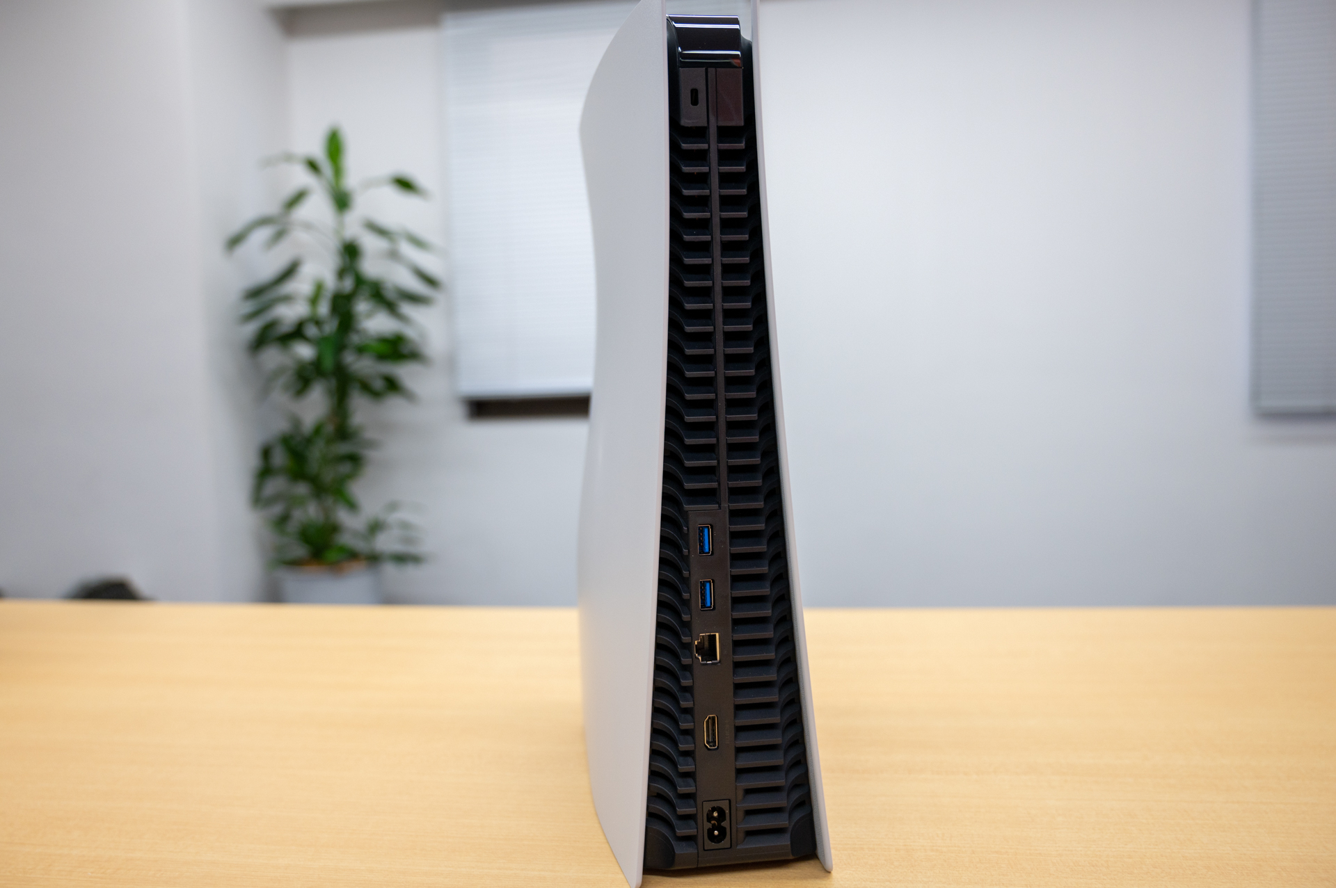 PlayStation 5 日本友站 4Gamer.net 搶先開箱報導 一窺 PS5 包裝內容詳情 - 巴哈姆特