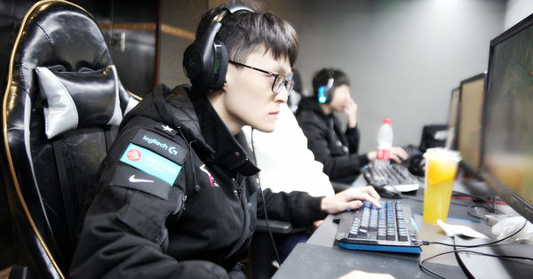 《英雄聯盟》戰隊 J Team 前往北京魔杰電競館展開移地訓練 釋出首部訪問影片《League of Legends》 - 巴哈姆特
