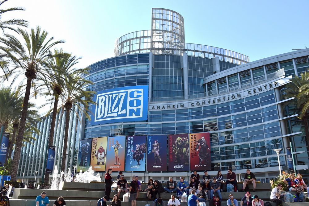 【BZ 19】Blizzard Store 買氣旺 現場商品目錄透露《暗黑》《鬥陣》將有新內容 - 巴哈姆特