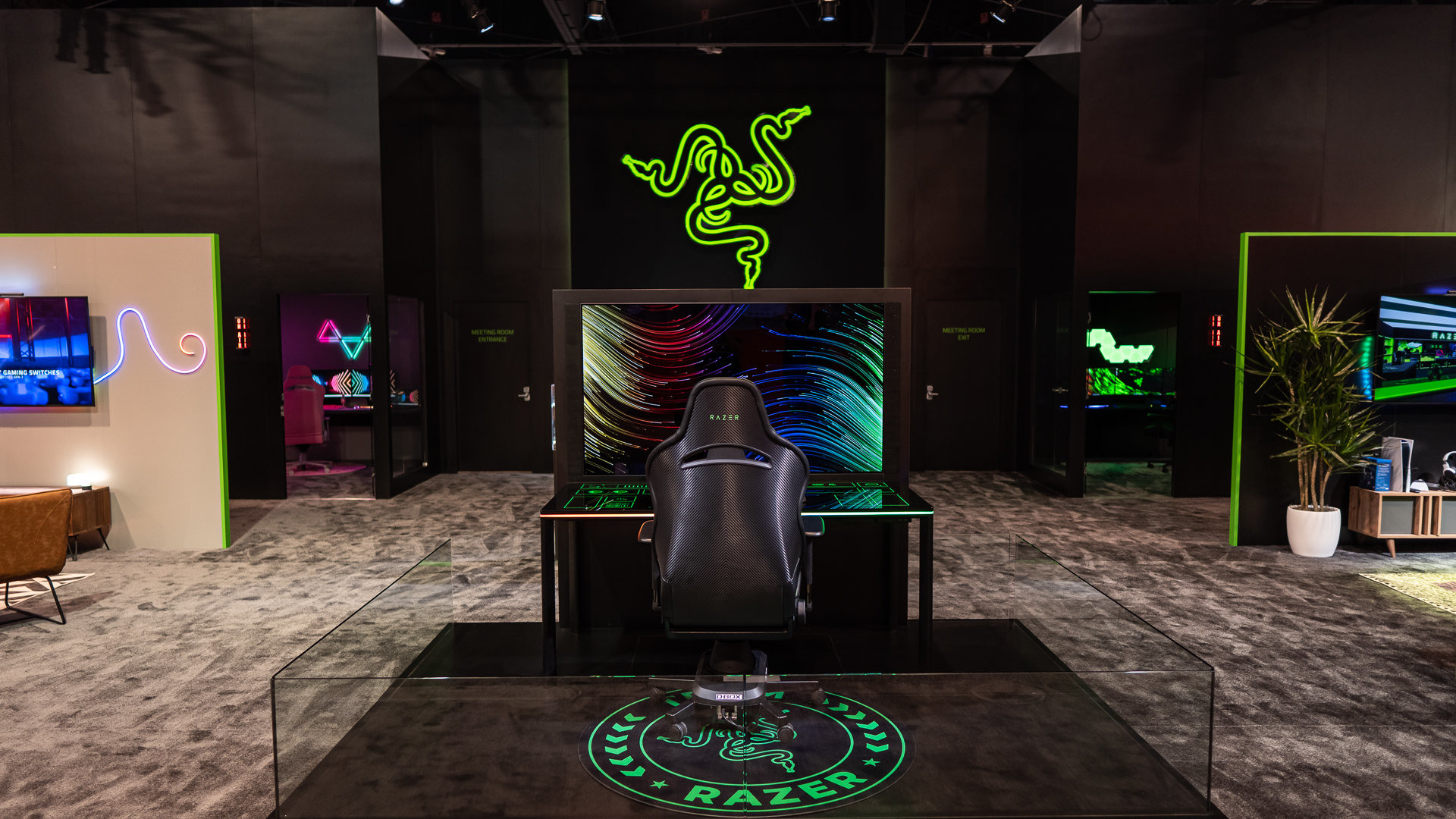 Razer 公開全球首款 RGB 模組化電競桌「Project Sophia」 - 巴哈姆特