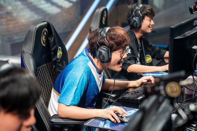 《英雄聯盟》RNG 明星 AD 選手 Uzi 談閃電狼 Betty：「進步非常快的選手」《League of Legends》 - 巴哈姆特