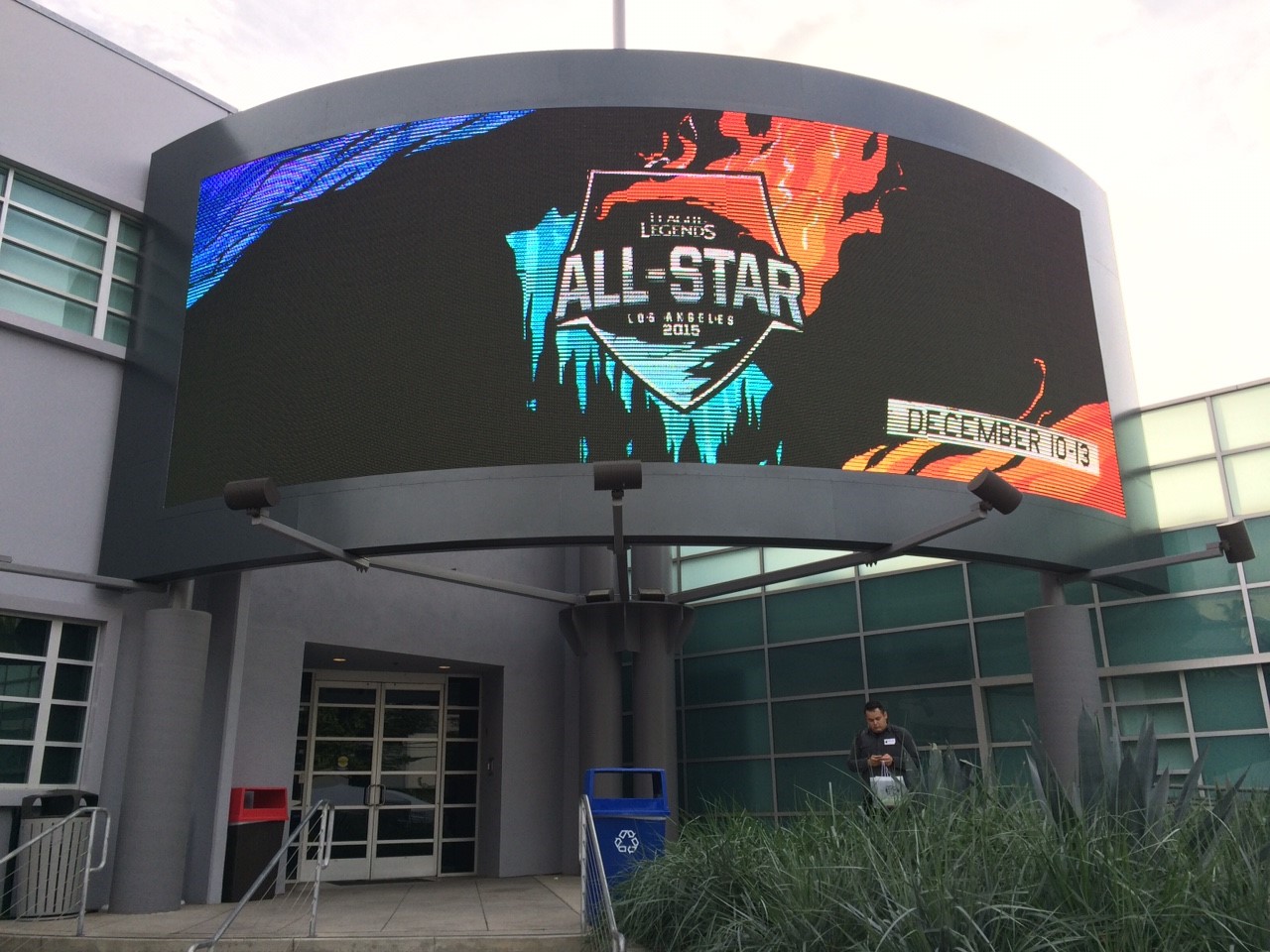 《英雄聯盟》全明星賽今日上午開打 洛杉磯 NA LCS Studio 比賽現場搶先預覽《League of Legends》 - 巴哈姆特