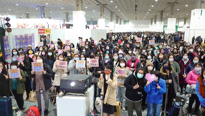 【TiCA23】BL 漫畫《小林前輩想以女生身分來做》作者うり現場獻聲活動在台登場《小林先輩は女の子でシたい》 - 巴哈姆特