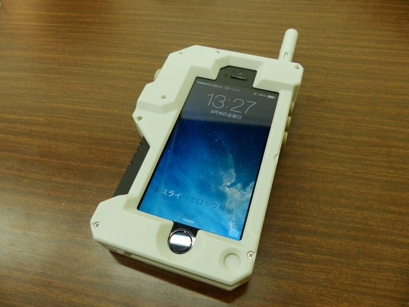 【TGS 14】「SNAKE」所使用的情報裝置「iDROID 型 iPhone手機殼」開箱報導 - 巴哈姆特