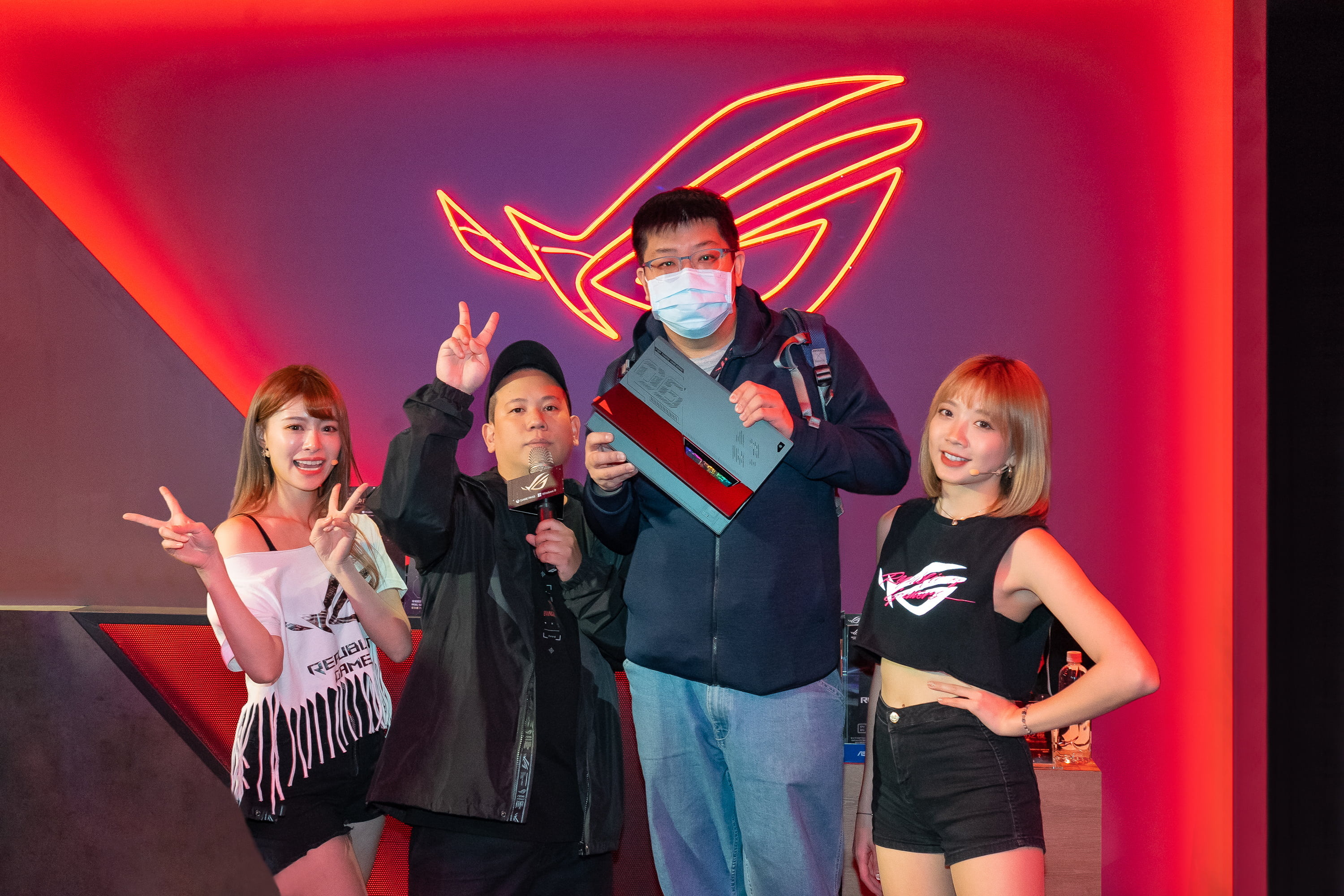 ROG 玩家共和國年末活動「ROG VIP DAY」落幕 祭出電競筆電萬元競標 - 巴哈姆特