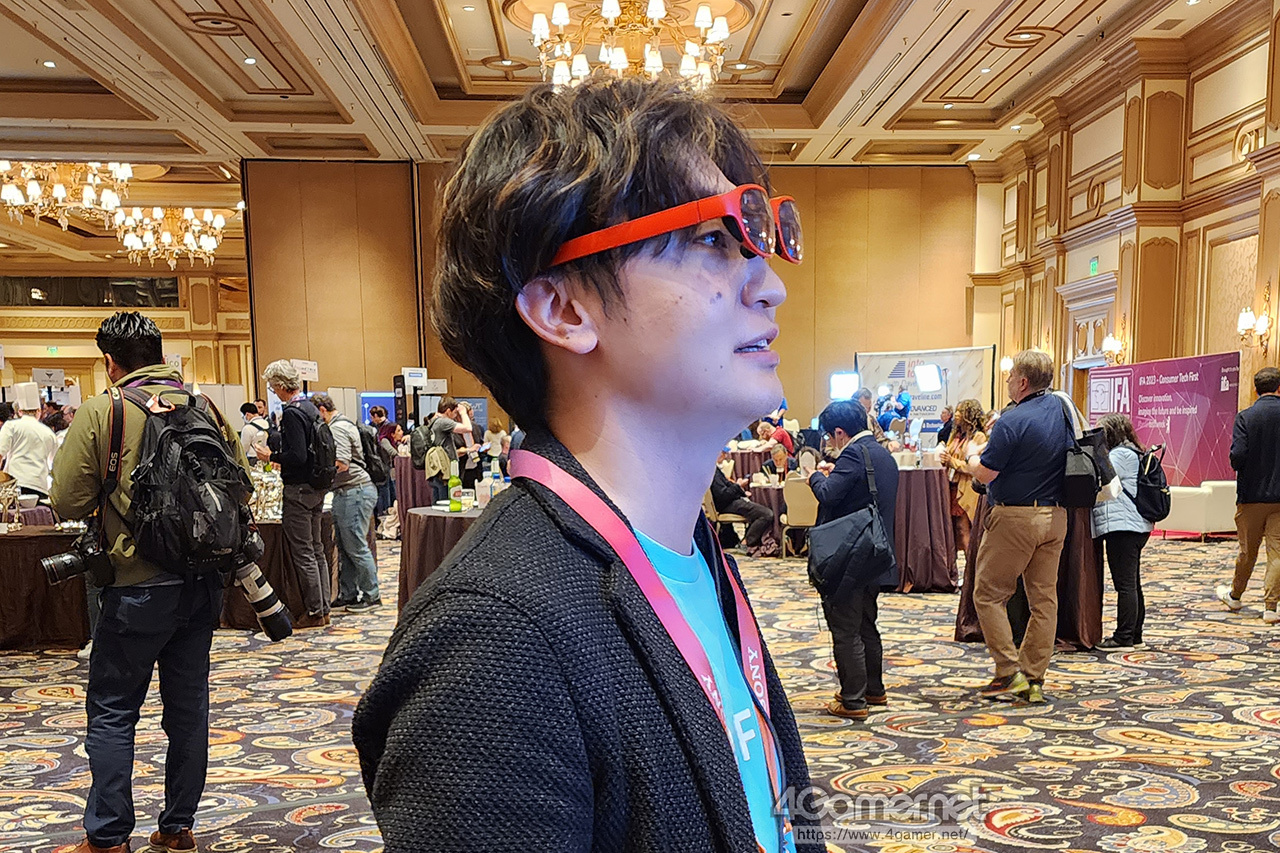 在 CES 23 上體驗使用 AR 眼鏡的「同樂式 AR 遊戲」以及會對應內容發出香氣的機器 - 巴哈姆特