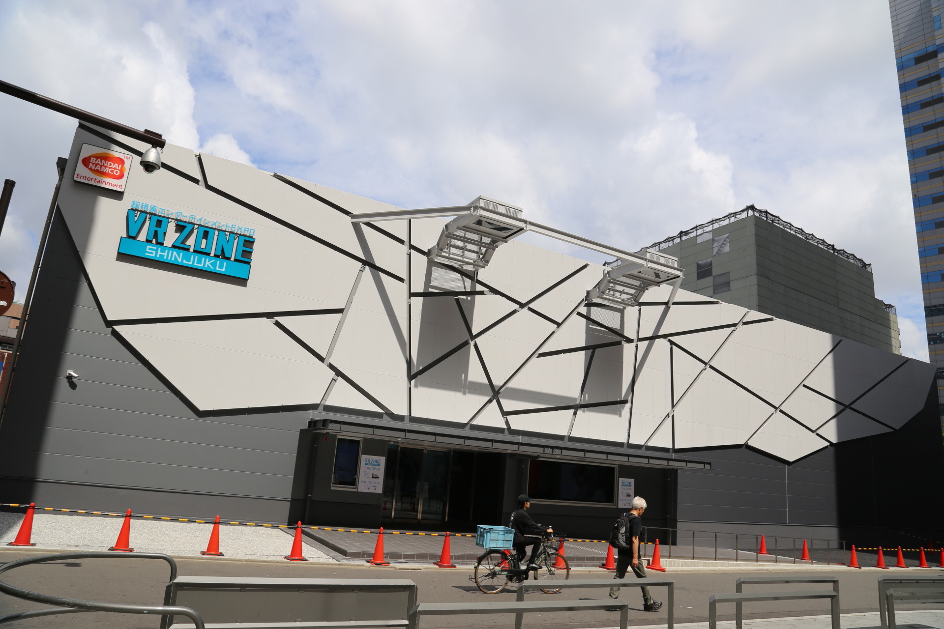 VR ZONE SHINJUKU 日本最大 VR 複合娛樂設施隆重開幕 收錄 15 種虛擬實境遊樂體驗 - 巴哈姆特