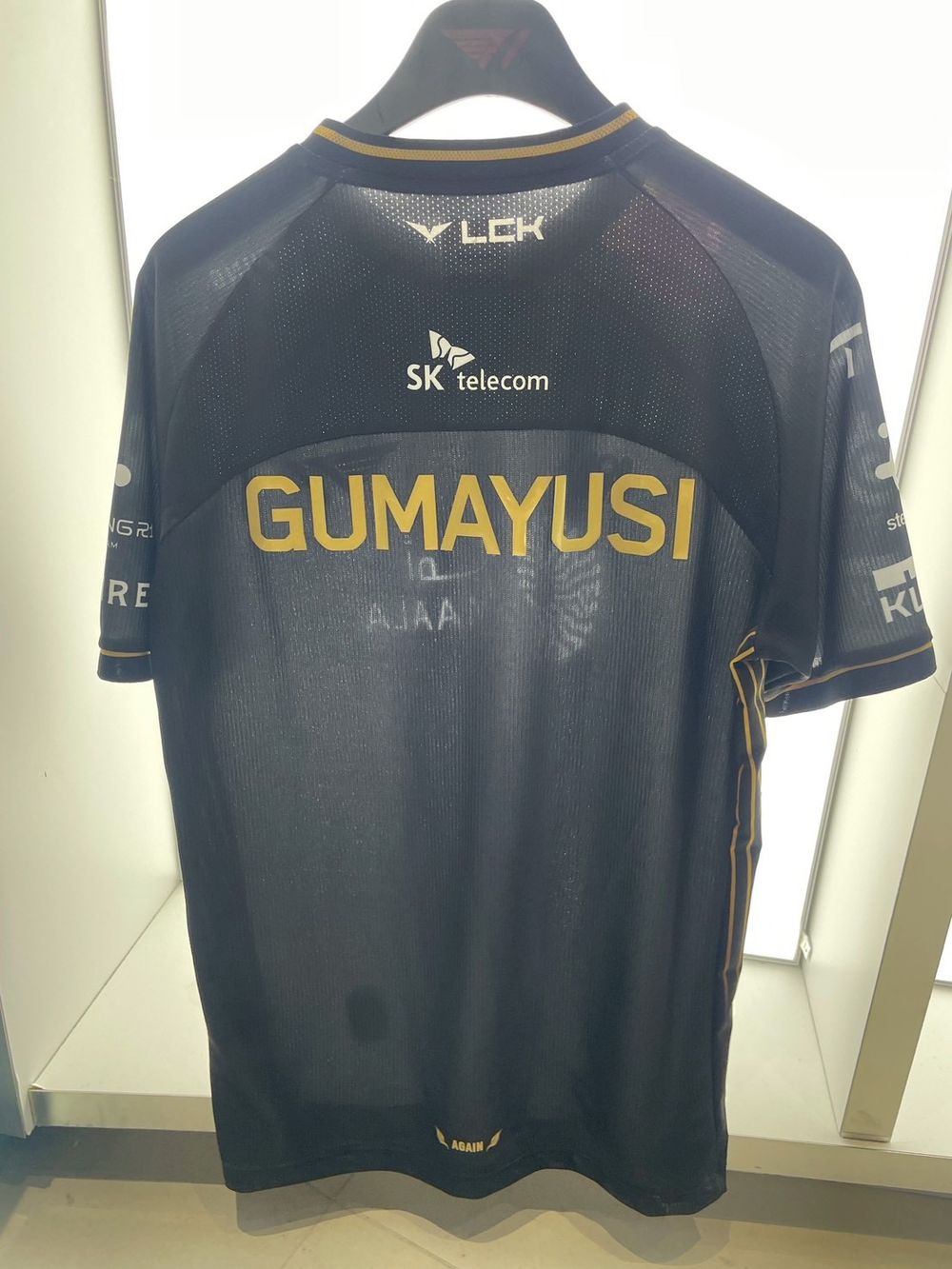 《英雄聯盟》T1 BASE CAMP 釜山現場開箱 展出 DOFGK 豐富周邊、奪冠立牌及人生四格拍貼機《League of Legends ...