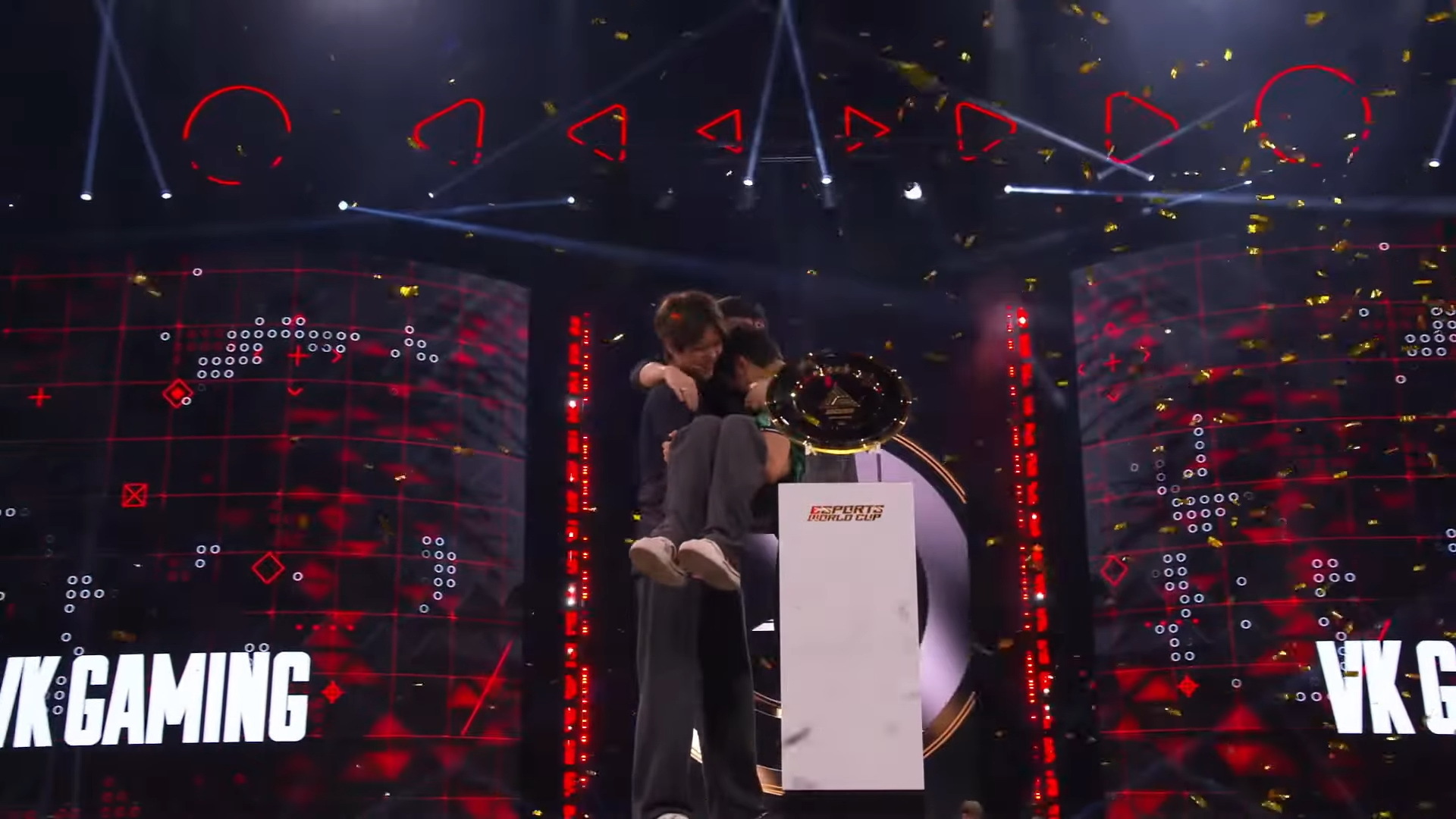 VKG 奪得《APEX 英雄》EWC 電競世界盃冠軍 台灣選手 QQ 拿下 MVP《Apex Legends》 - 巴哈姆特