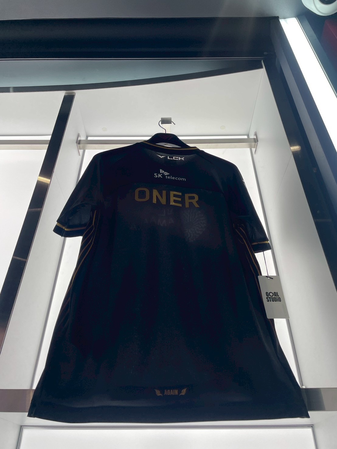 《英雄聯盟》T1 BASE CAMP 釜山現場開箱 展出 DOFGK 豐富周邊、奪冠立牌及人生四格拍貼機《League of Legends ...