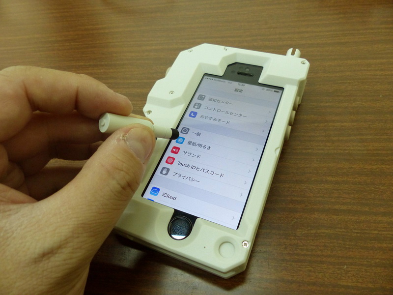 【TGS 14】「SNAKE」所使用的情報裝置「iDROID 型 iPhone手機殼」開箱報導 - 巴哈姆特
