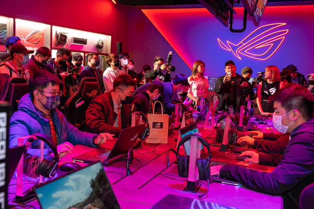 ROG 玩家共和國年末活動「ROG VIP DAY」落幕 祭出電競筆電萬元競標 - 巴哈姆特