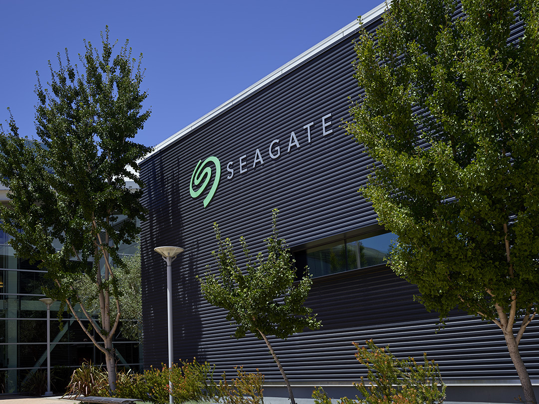 Seagate 宣布企業再生能源使用量達 50% 以上 成功回收再利用超過 100 萬台硬碟 - 巴哈姆特