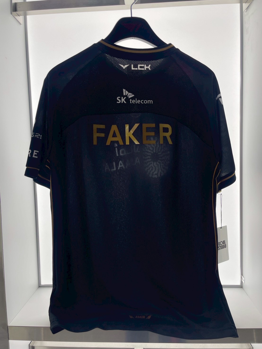 《英雄聯盟》T1 BASE CAMP 釜山現場開箱 展出 DOFGK 豐富周邊、奪冠立牌及人生四格拍貼機《League of Legends ...