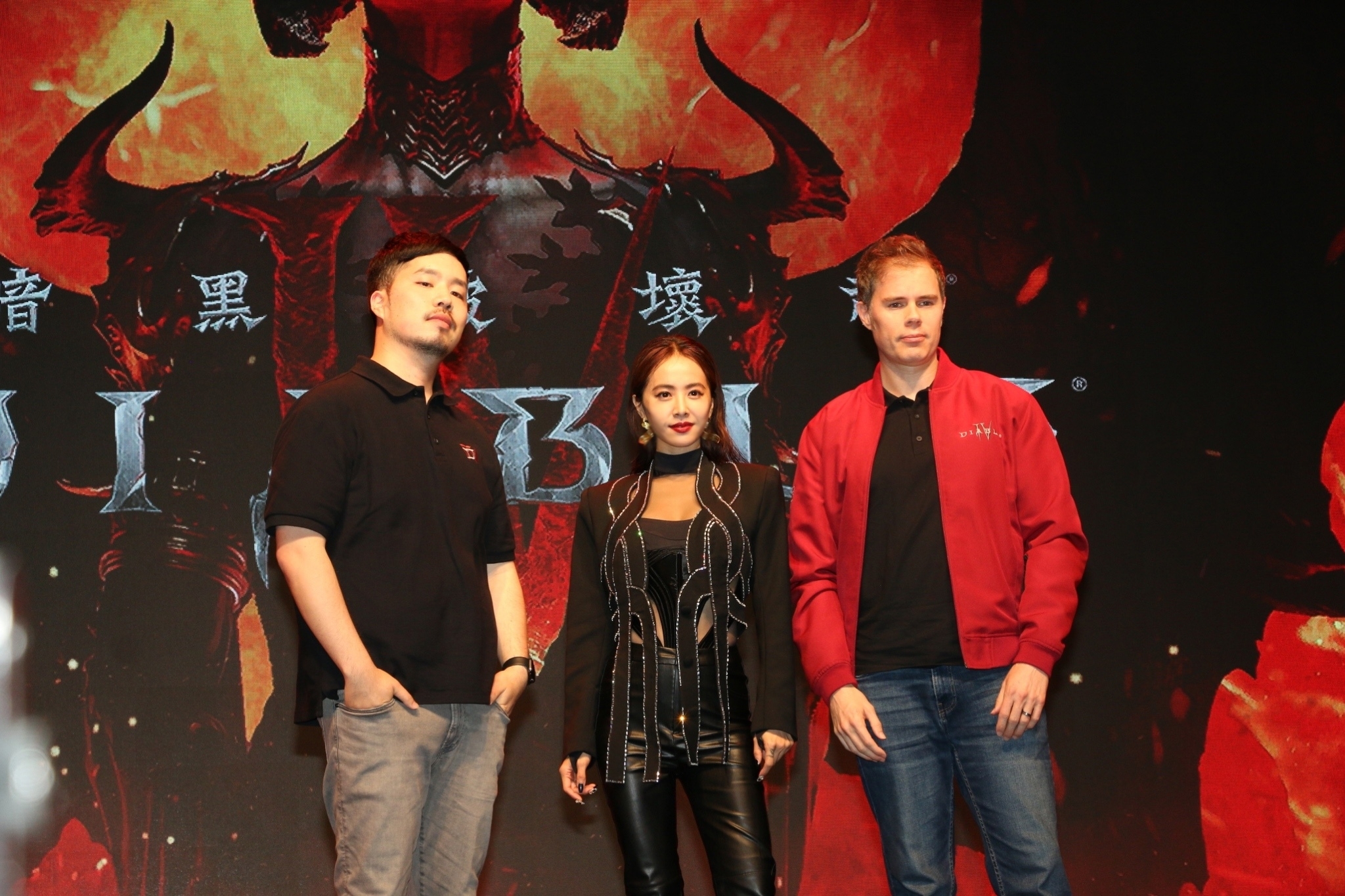 《暗黑破壞神 4》Jolin 化身莉莉絲與遊戲總監迎接上市 三創快閃店打造地獄之門雕塑《Diablo IV》 - 巴哈姆特