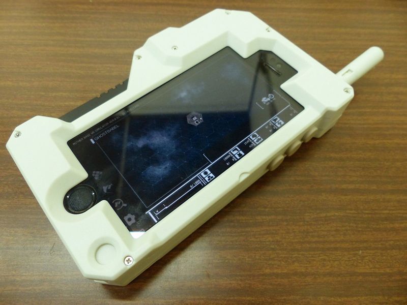 【TGS 14】「SNAKE」所使用的情報裝置「iDROID 型 iPhone手機殼」開箱報導 - 巴哈姆特