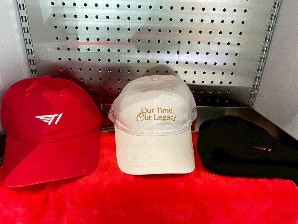 《英雄聯盟》T1 BASE CAMP 釜山現場開箱 展出 DOFGK 豐富周邊、奪冠立牌及人生四格拍貼機《League of Legends ...