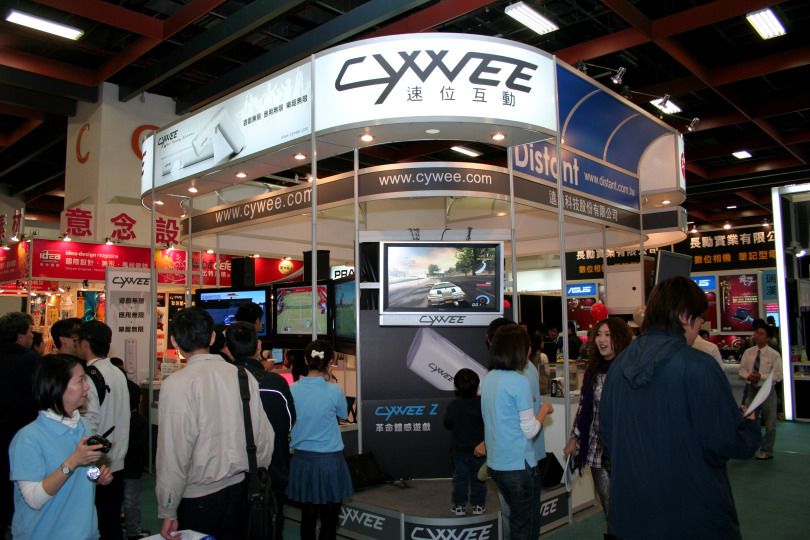 融合體感與變形嶄新設計 專訪 CyWee Z 控制器研發推手劉順男博士 - 巴哈姆特