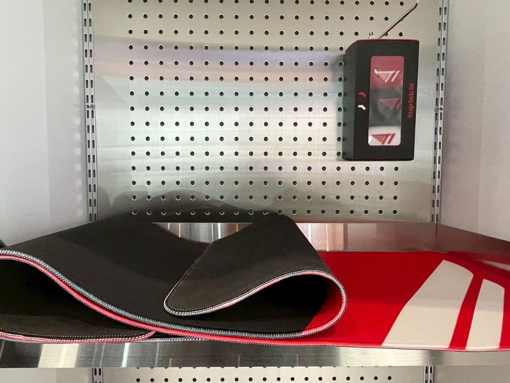 《英雄聯盟》T1 BASE CAMP 釜山現場開箱 展出 DOFGK 豐富周邊、奪冠立牌及人生四格拍貼機《League of Legends ...