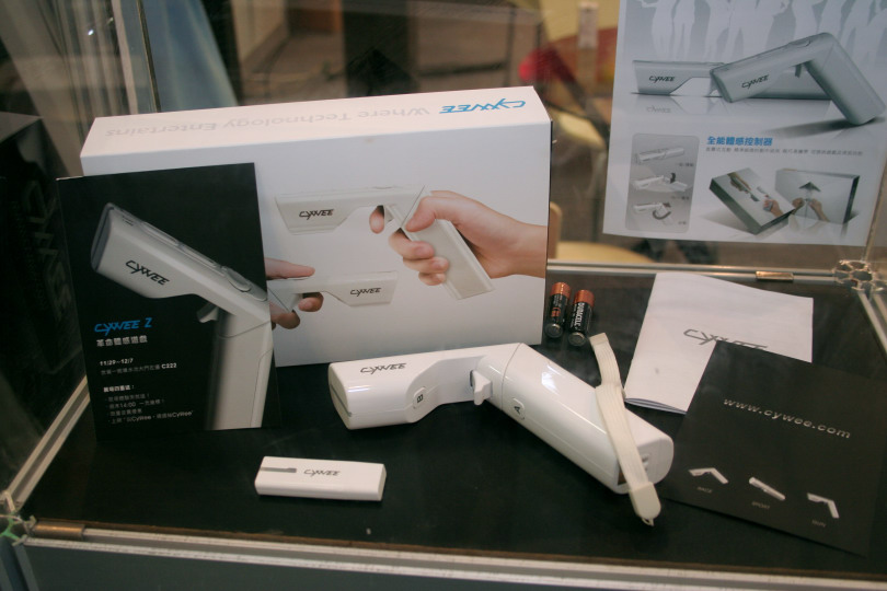 融合體感與變形嶄新設計 專訪 CyWee Z 控制器研發推手劉順男博士 - 巴哈姆特