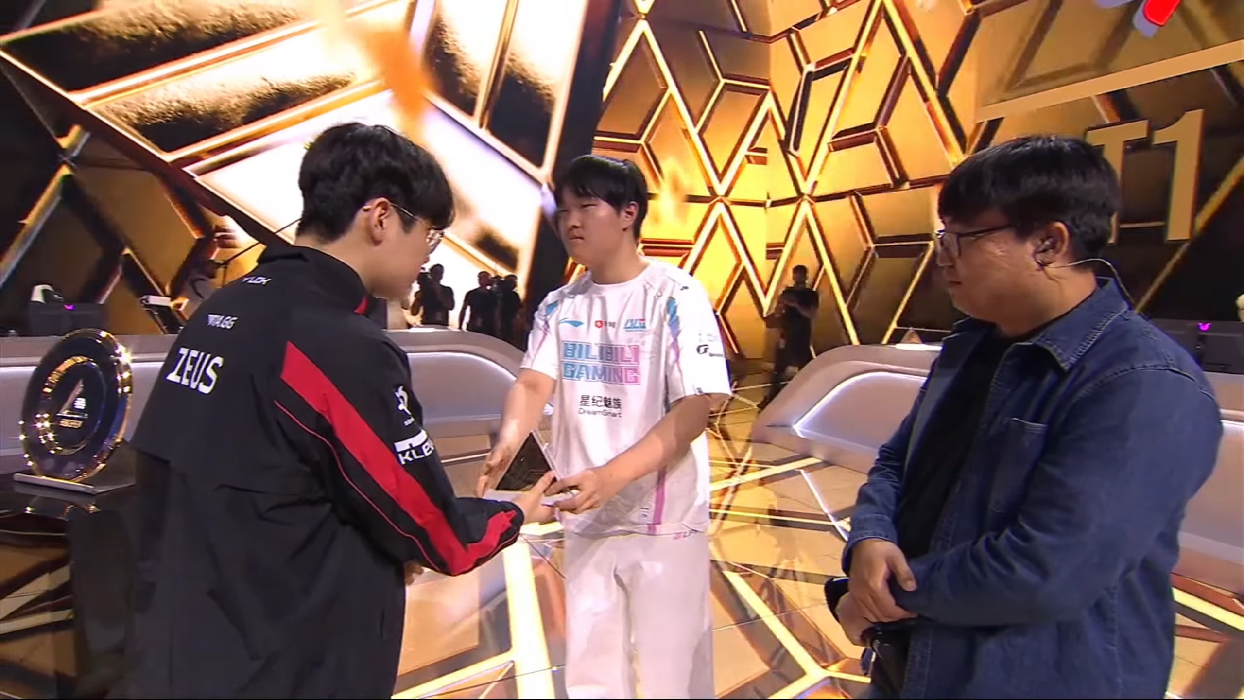 電競世界盃《英雄聯盟》T1 2：1 擊敗 LPL 戰隊 BLG 北美 TL 直落二淘汰歐洲 FNC《League of Legends》 - 巴哈姆特