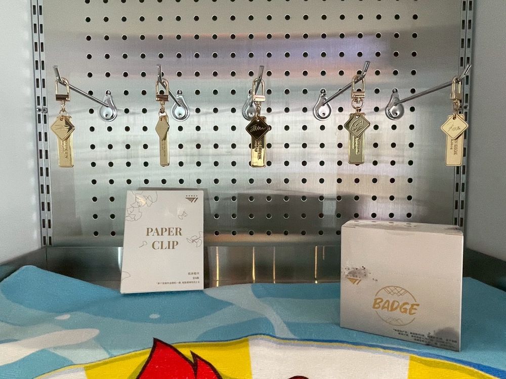 《英雄聯盟》T1 BASE CAMP 釜山現場開箱 展出 DOFGK 豐富周邊、奪冠立牌及人生四格拍貼機《League of Legends ...