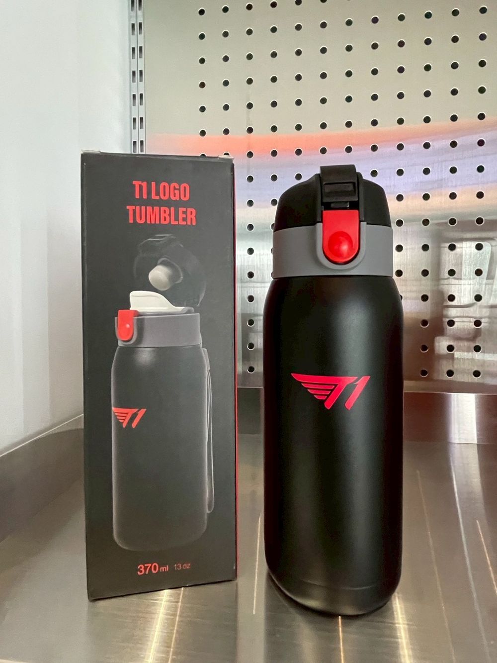 《英雄聯盟》T1 BASE CAMP 釜山現場開箱 展出 DOFGK 豐富周邊、奪冠立牌及人生四格拍貼機《League of Legends ...