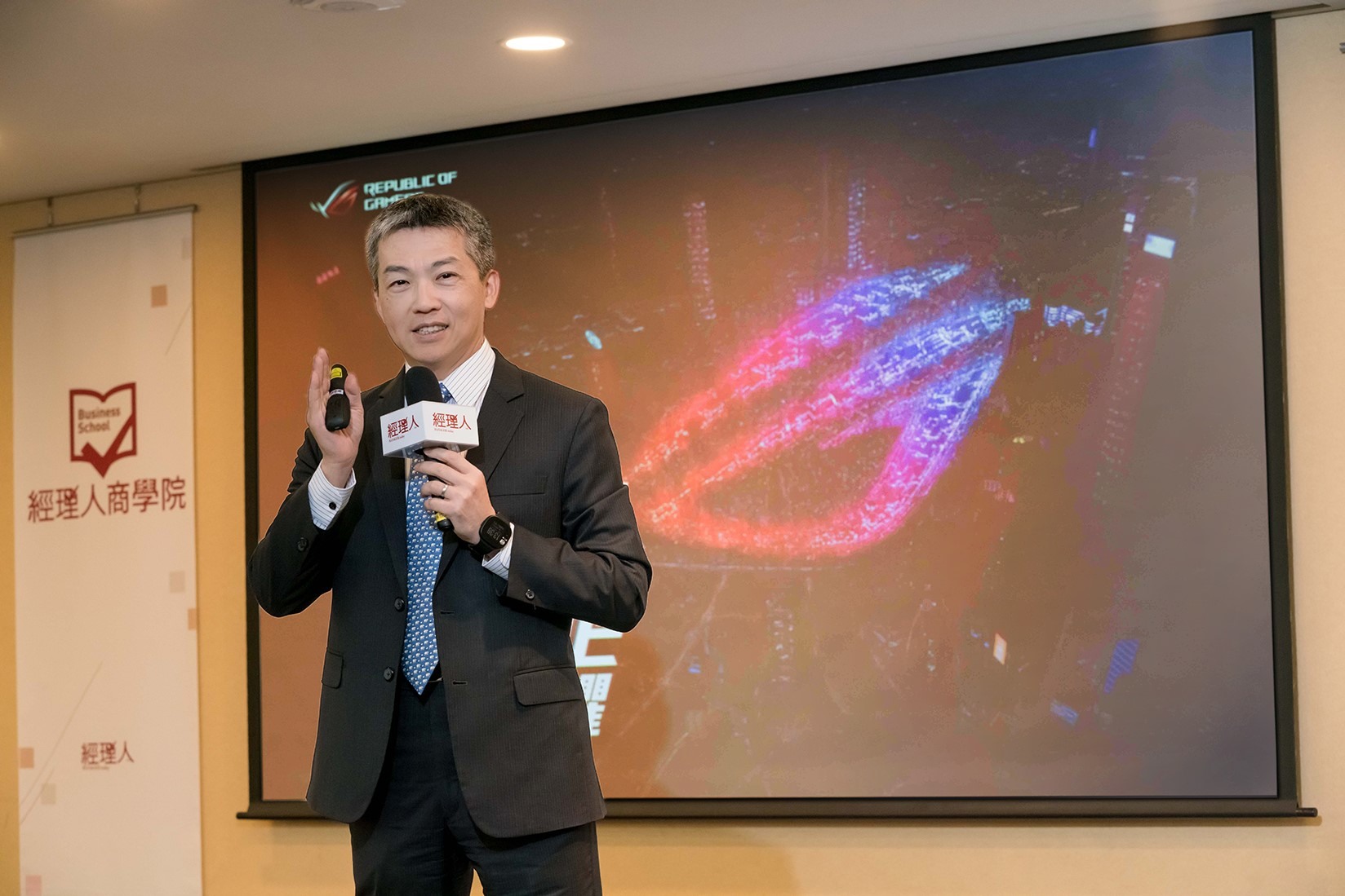 華碩全球資深副總裁許祐嘉揭密 ROG 玩家共和國品牌經營策略 - 巴哈姆特