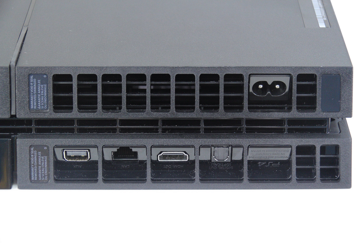 PS4 主機第一手開箱報導 融合設計感與機能性的洗鍊造型 - 巴哈姆特