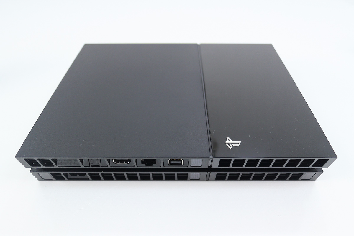 PS4 主機第一手開箱報導 融合設計感與機能性的洗鍊造型 - 巴哈姆特